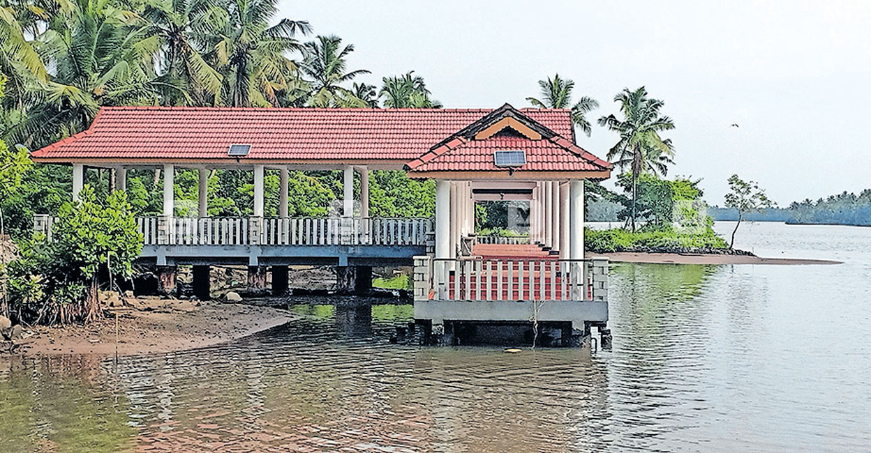അനാസ്ഥയുടെ പര്യായമായി പുന്നക്കടവ് ബോട്ട് ജെട്ടി