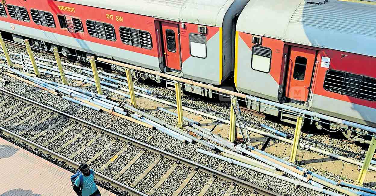 വന്ദേഭാരത് ട്രെയിൻ വെള്ളമടിക്കും കണ്ണൂർ റെയിൽവേ സ്റ്റേഷനിൽ | Vande ...