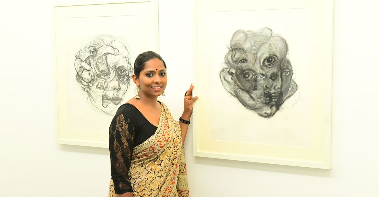 നിറങ്ങളിൽ നിറയെ സന്ദേശങ്ങളും സന്ദേഹങ്ങളും; ശ്രദ്ധേയമായി ചിത്രപ്രദർശനം ...