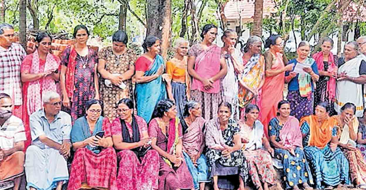 തൊഴിലുറപ്പിന്റെ ഇടവേളയിൽ കവിതകളുടെ താളം | MGNREGS | Kerala | Poetry ...