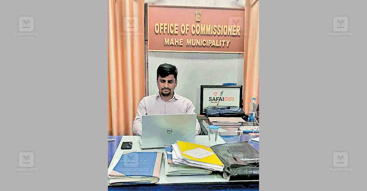 മാഹി നഗരസഭാ കമ്മിഷണർക്ക് തുണ അകക്കണ്ണിലെ വെളിച്ചം | Satender Singh ...