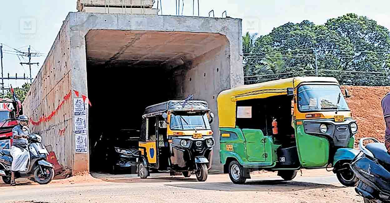 മാങ്ങാട്ടുപറമ്പിലെ പുതിയ അടിപ്പാത: ബസുകൾ പ്രതിഷേധവഴിയിൽ | Kalyasseri ...