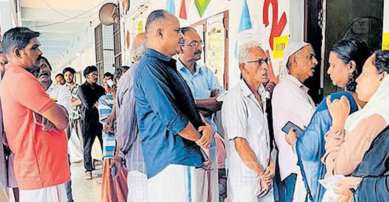 കെ.വി.സുമേഷ് എംഎൽഎ വോട്ട് ചെയ്തത് ഒരു മണിക്കൂർ വൈകി