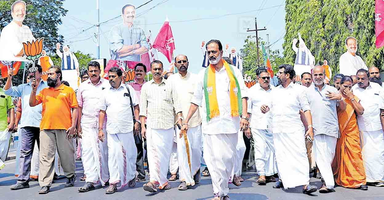 ശക്തിപ്രകടനമായി പത്രികാസമർപ്പണം | Kannur Lok Sabha constituency | K ...