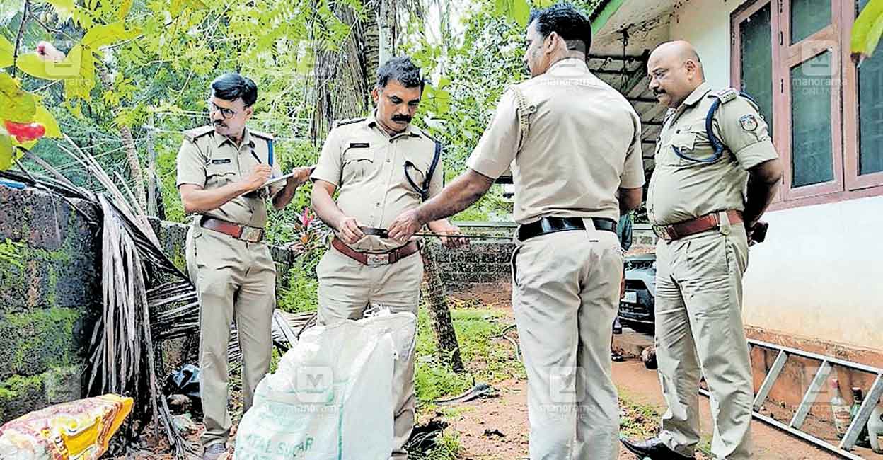 ബിജെപി യോഗം നടന്ന വീടുവളഞ്ഞ് സിപിഎം; വീട്ടുപറമ്പിൽനിന്ന് ആയുധങ്ങ ...