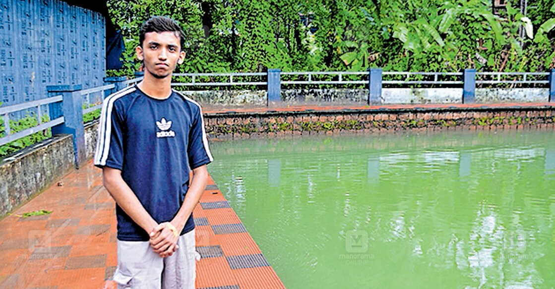 കുളിക്കുന്നതിനിടെ കുളത്തിൽ മുങ്ങിത്താഴ്ന്ന പതിനെട്ടുകാരനെ ...