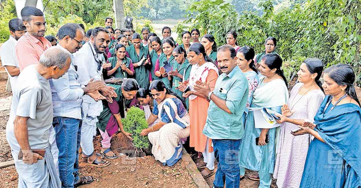 ഇരിട്ടി കല്ലുമുട്ടിയിൽ പുഴയോരപാർക്ക് ഒരുക്കാൻ ഹരിതകർമ സേന | Haritha ...