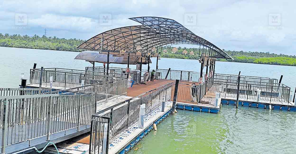 സാങ്കേതികക്കുരുക്കിൽ ഫ്ലോട്ടിങ് ബ്രിജ്; പണി പൂർത്തിയായിട്ടും 1.90 കോടി ...