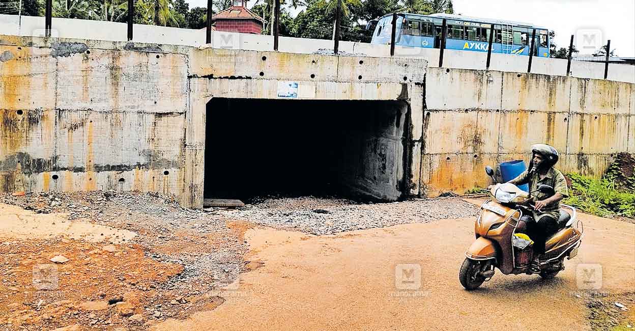 കല്യാശ്ശേരിക്കാരെ ചുറ്റിക്കറക്കി അടിപ്പാത | Kalyasseri | underpass ...