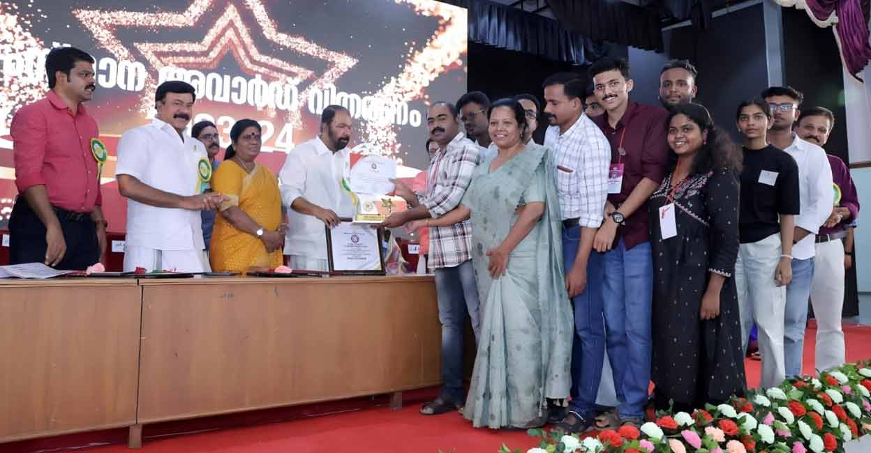 മികച്ച എൻഎസ്എസ് യൂണിറ്റിനുള്ള പുരസ്കാരം പെരിങ്ങളം ഗവ. ഹയർസെക്കൻഡറി ...