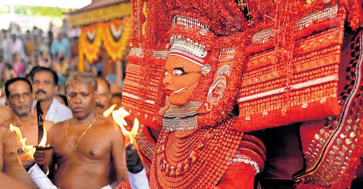 മാതമംഗലം മുച്ചിലോട്ട് ക്ഷേത്രം: അനുഗ്രഹമഴയായി തിരുമുടി നിവർന്നു ...