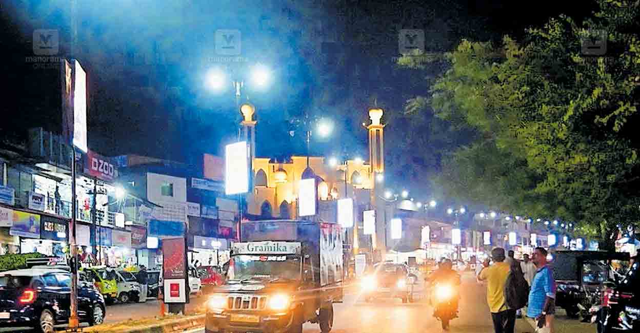 പുതിയ വഴിവിളക്കുകൾ മിഴിതുറന്നു; ഇരിട്ടിയിൽ ‘ഇരുട്ട് ’ മാറി; ‘വെളിച്ചം ...