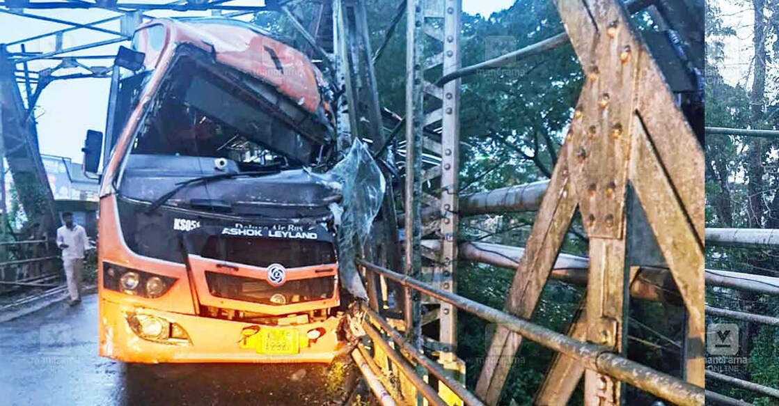 അപകടത്തിൽപെട്ട ബസിനെ താങ്ങിനിർത്തിയത് ബ്രിട്ടിഷ് ഭരണകാലത്ത് നിർമിച്ച പാലത്തിന്റെ ...