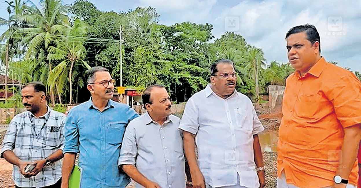 സന്ദർശനം നടത്തി നേതാക്കൾ; വേളാപുരത്ത് കാൽനടയാത്രാ സൗകര്യമൊരുക്കും ...