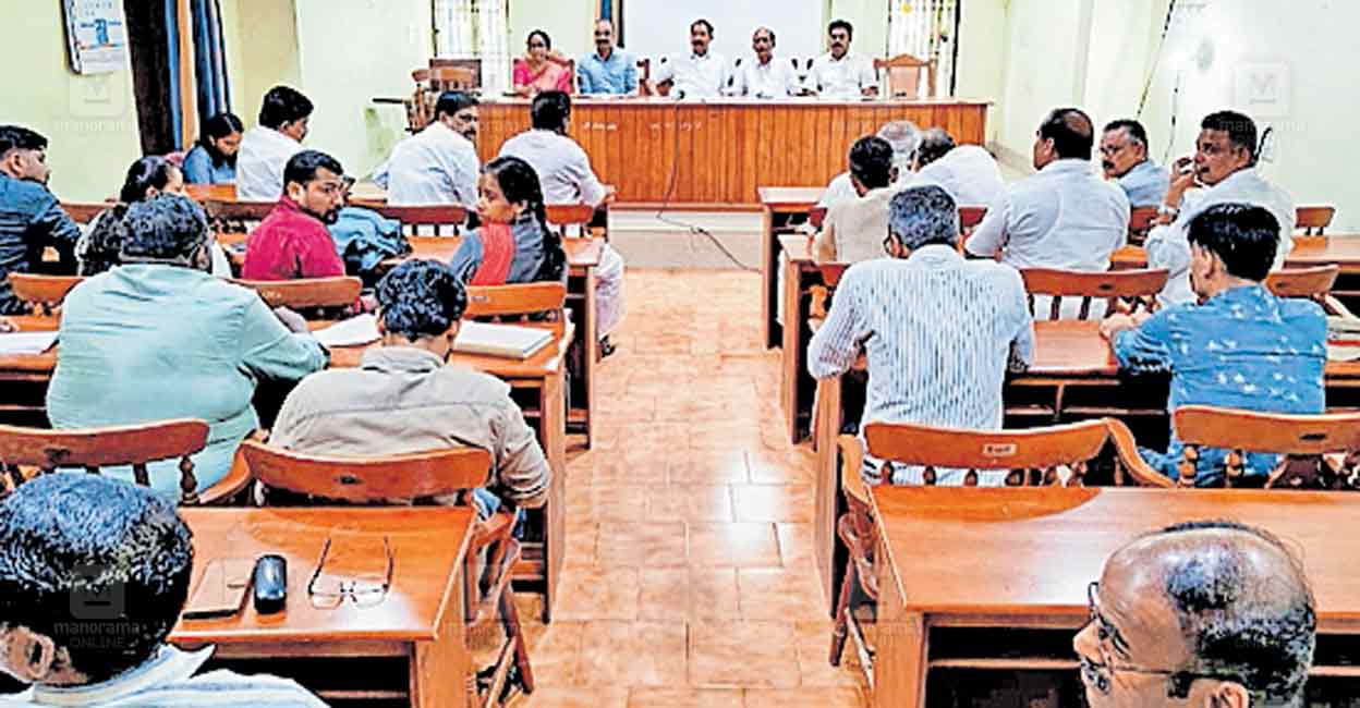 ഇരിട്ടി താലൂക്ക് വികസന സമിതി: 5 വർഷം മുൻപ് ഉദ്ഘാടനം ചെയ്ത അമ്മയും ...