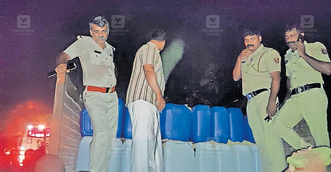 ലോറിയിൽ കടത്തിയ വൻ സ്പിരിറ്റ് ശേഖരം പിടികൂടി | Spirit Seizure | Excise ...