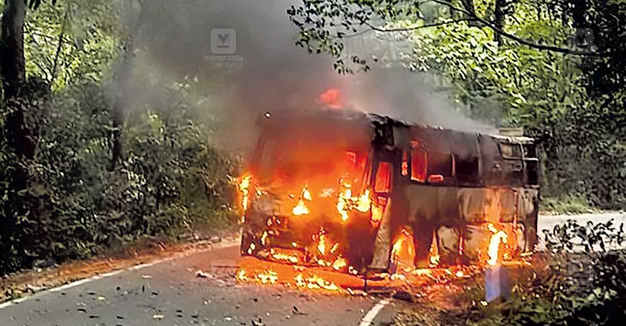 മാക്കൂട്ടം ചുരത്തിൽ ബസ് കത്തിനശിച്ചു; തീപിടിച്ചത് യാത്രക്കാരെ ഇറക്കി ...