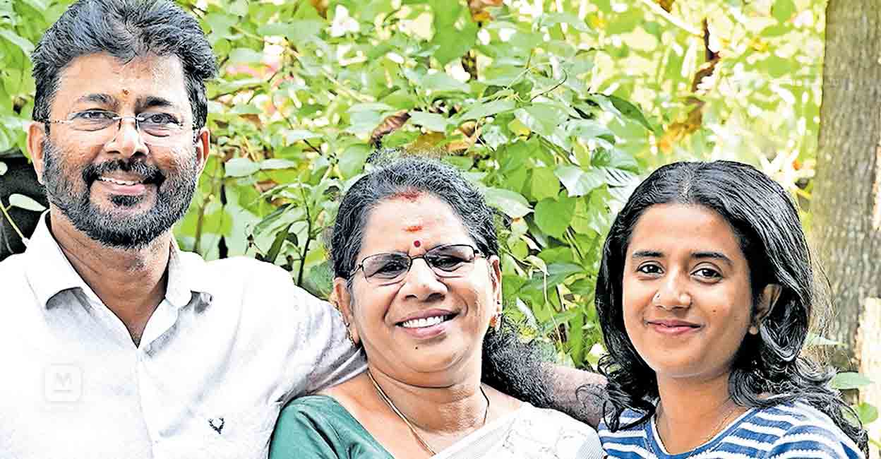 പെട്രോളുമായി ചെന്നവനോട് ഇന്ദിര പറഞ്ഞു, ‘അത്രയ്ക്കു ധൈര്യമുണ്ടെങ്കി ...