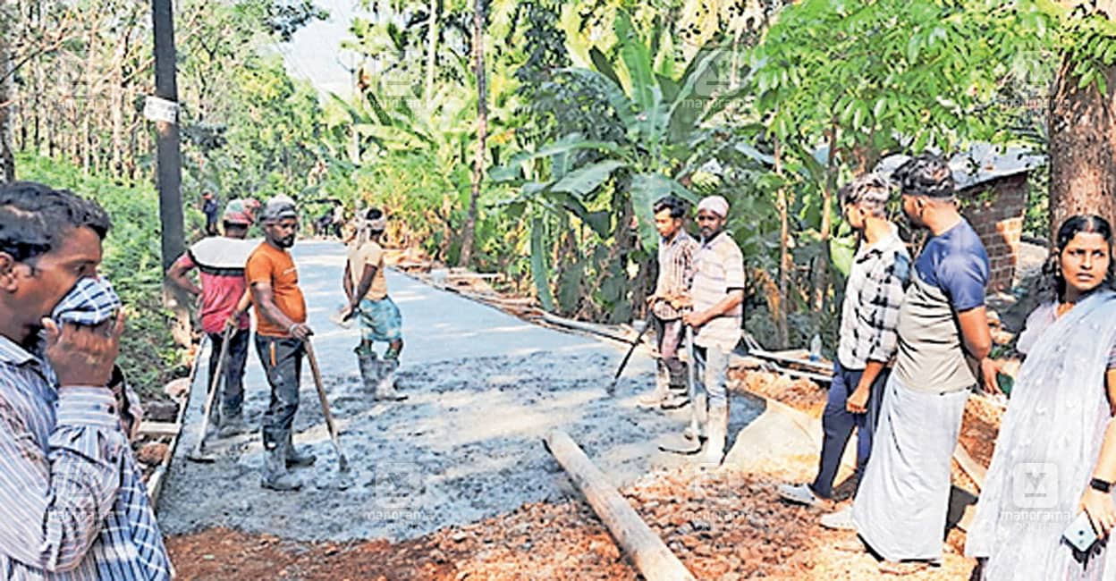 കുണ്ടംതടം-നരമ്പ്-തട്ടുമ്മൽ റോഡ് കോൺക്രീറ്റിങ് ആരംഭിച്ചു | Cherupuzha ...