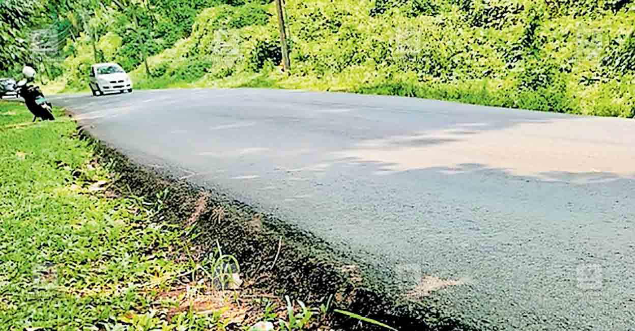 ഇരിട്ടി – പേരാവൂർ റോഡ് 5 കോടി മുടക്കി നവീകരിച്ചപ്പോൾ അപകടം വർധിച്ചു ...