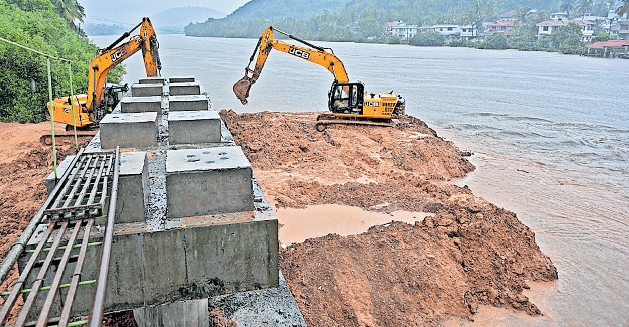 മണ്ണ് നീക്കിയില്ല; കുപ്പംപുഴ കരകവിഞ്ഞു | Taliparamba | Kuppam river ...
