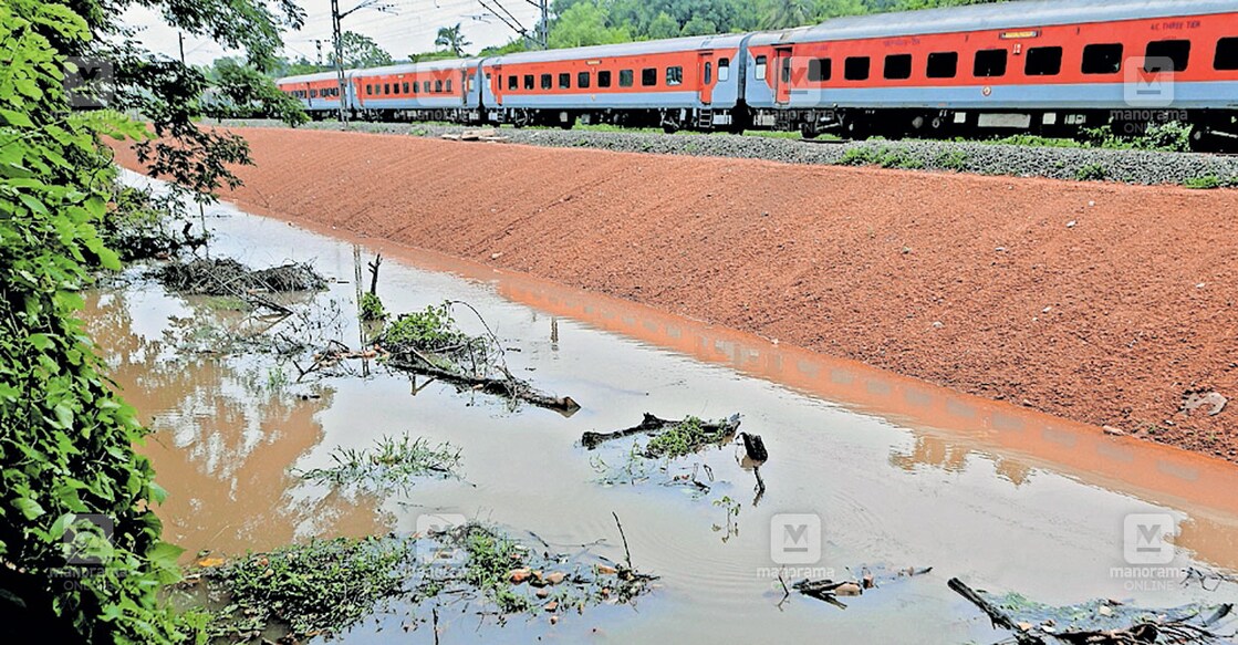 വെള്ളക്കെട്ട്: താഴെചൊവ്വയിൽ ദുരിതം; കുടുംബങ്ങൾ വലയുന്നു | Thazhe Chovva ...