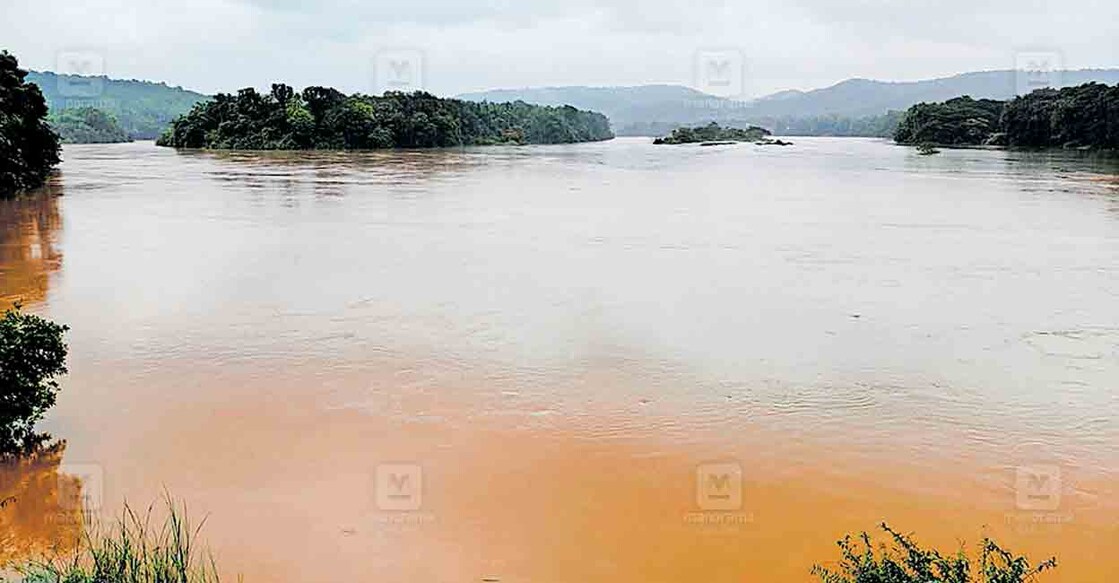 കർണാടക വനത്തിൽ ഉരുൾ പൊട്ടിയെന്ന് സംശയം; പുഴകളിൽ ശക്തമായ ഒഴുക്ക്, മേഖലയി ...