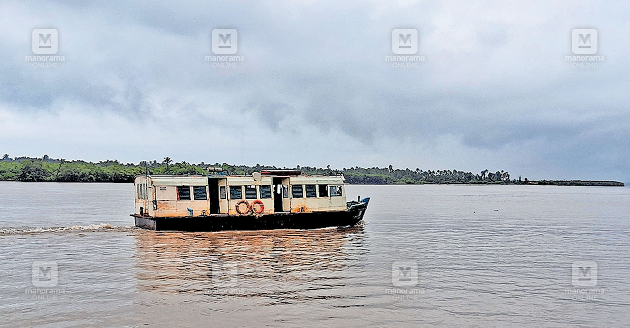 ഇനിയും വൈകരുത്, ആപത്താണ്: മാട്ടൂൽ–അഴീക്കൽ റൂട്ടി‍ലെ ബോട്ട് ...