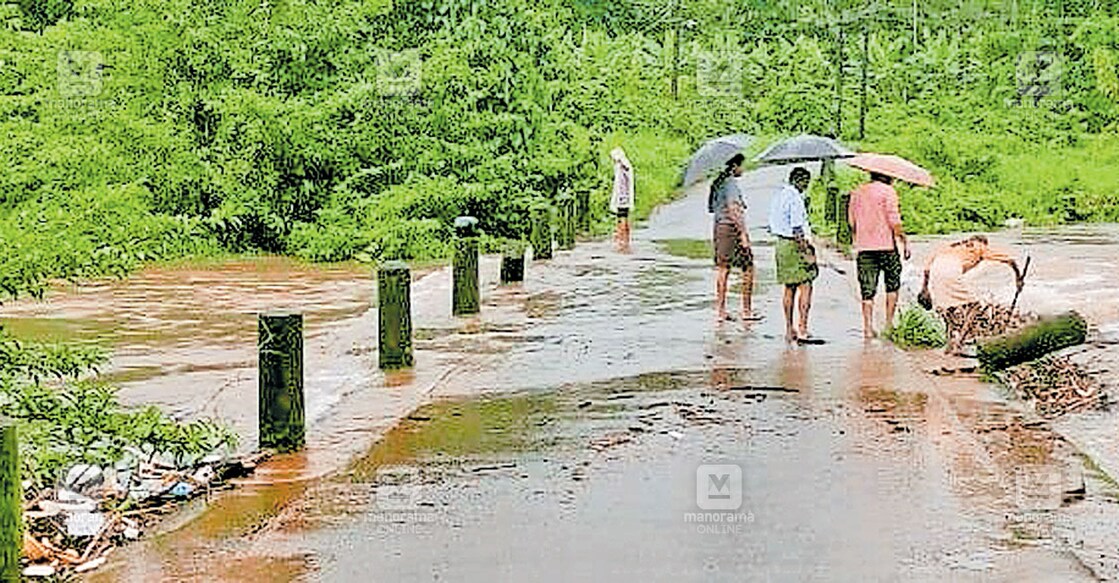 മണിക്കടവ്, വയത്തൂർ, നുച്യാട് പാലങ്ങൾ‍ മഴ കനത്താൽ വെള്ളത്തില്‍ | Ulikkal ...