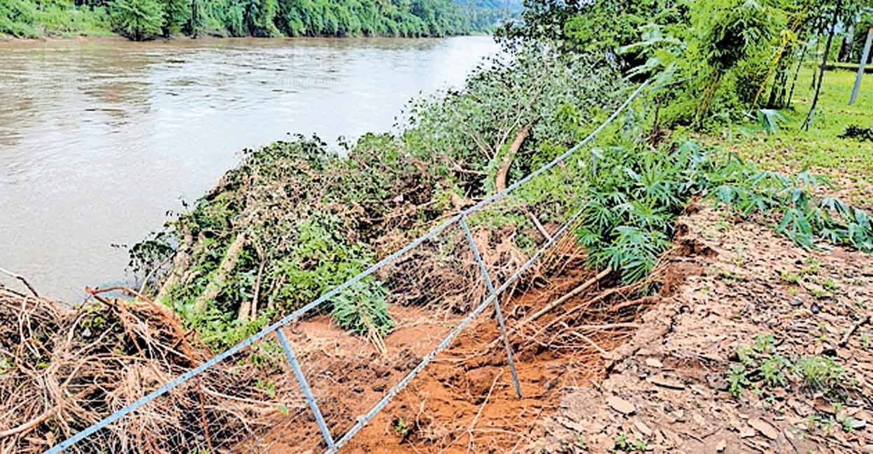 ബാവലിപ്പുഴയിൽ കരയിടിച്ചിൽ രൂക്ഷം; ഒട്ടേറെ കുടുംബങ്ങൾ ഭീതിയിൽ | Bavali ...
