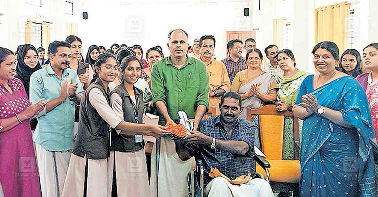 ഈ കടലാസുപേനകളിലൊക്കെയും ഒരു കുടുംബത്തിന്റെ ജീവിതമുണ്ട് | Kannur ...