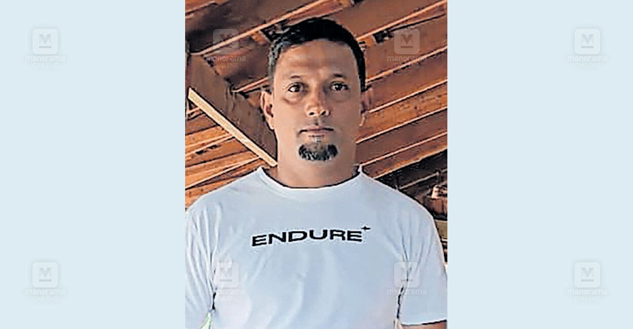 അപകടത്തിൽപെട്ട ഡ്രൈവറെ സഹായിച്ച് യുവാവ് | Road accident rescue | Kerala ...