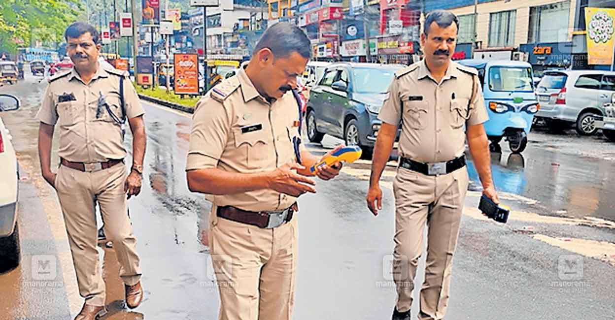ഓണാഘോഷം ഗതാഗതക്കുരുക്കിൽ പെടാതിരിക്കാൻ പൊലീസ് രംഗത്ത് | Iritty traffic ...