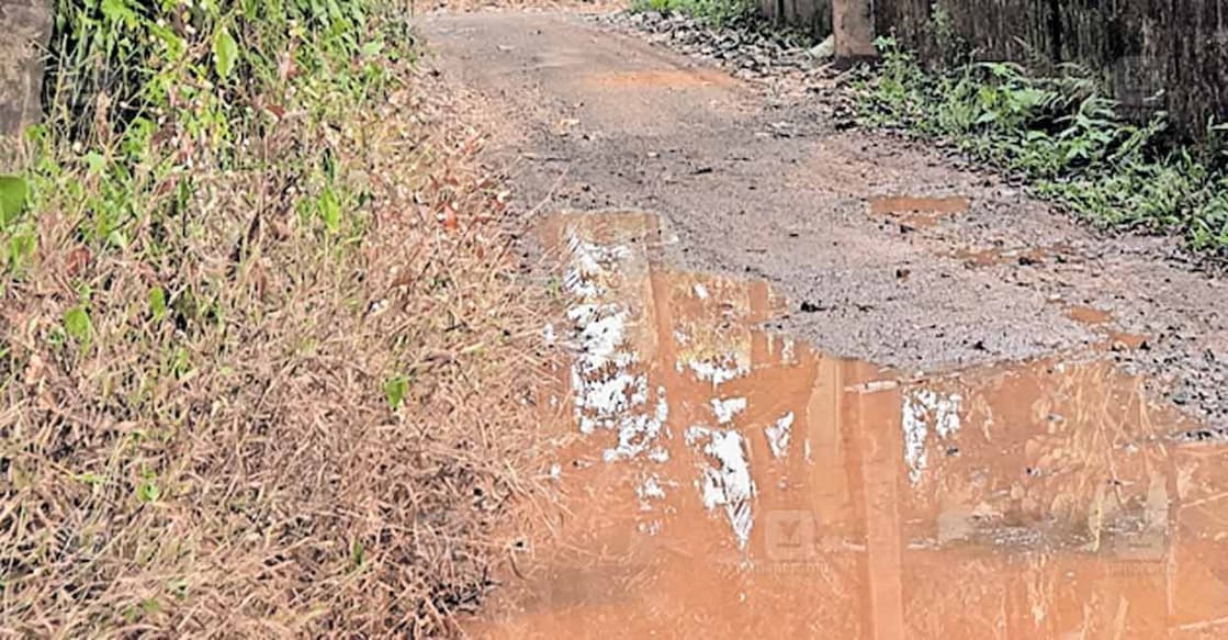 ജലനിധി പദ്ധതി പൈപ്പ് പൊട്ടി വെള്ളം പാഴാകുന്നു; പരാതി നൽകിയിട്ട് ആറുമാസം ...