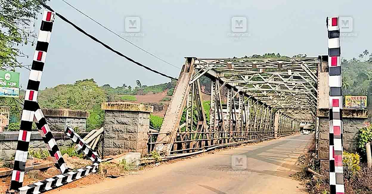 ഇരിട്ടി പഴയപാലം ഉയരനിയന്ത്രണ കവാടം; ഒന്നാം ദിനം ഓക്കേ, രണ്ടാം ദിനം ...