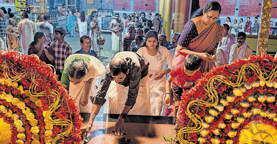 ‌തൃച്ചംബരത്ത് മോതിരംവച്ച് തൊഴാൻ ഭക്തജനത്തിരക്ക് | Trichambaram Temple ...