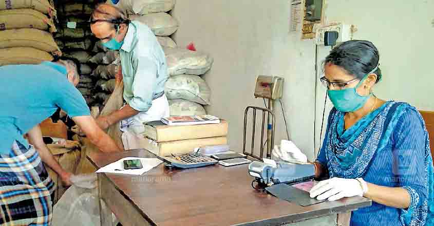 ഉത്തരവ് വീണ്ടും തിരുത്തി; റേഷൻ വാങ്ങാൻ വിരൽ പതിക്കേണ്ട | ration bio ...