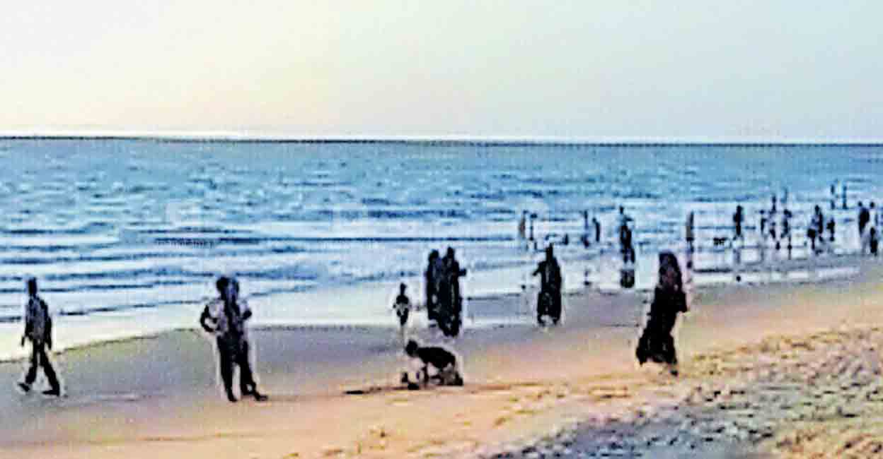 മൊഗ്രാൽ ബീച്ചിൽ സുരക്ഷയൊരുക്കണം
