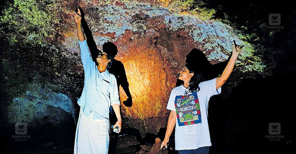 മടിക്കൈ കുണ്ടറയിലെ പ്രകൃതിദത്ത ഗുഹയിൽ മനുഷ്യ അധിവാസത്തിന്റെ സൂചനക ...