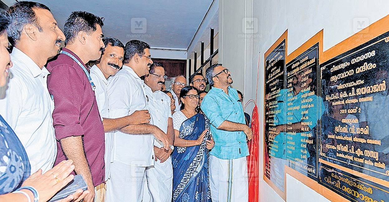 തദ്ദേശസ്ഥാപനങ്ങൾ വരുമാനം കണ്ടെത്താൻ ശ്രമിക്കണം: മന്ത്രി