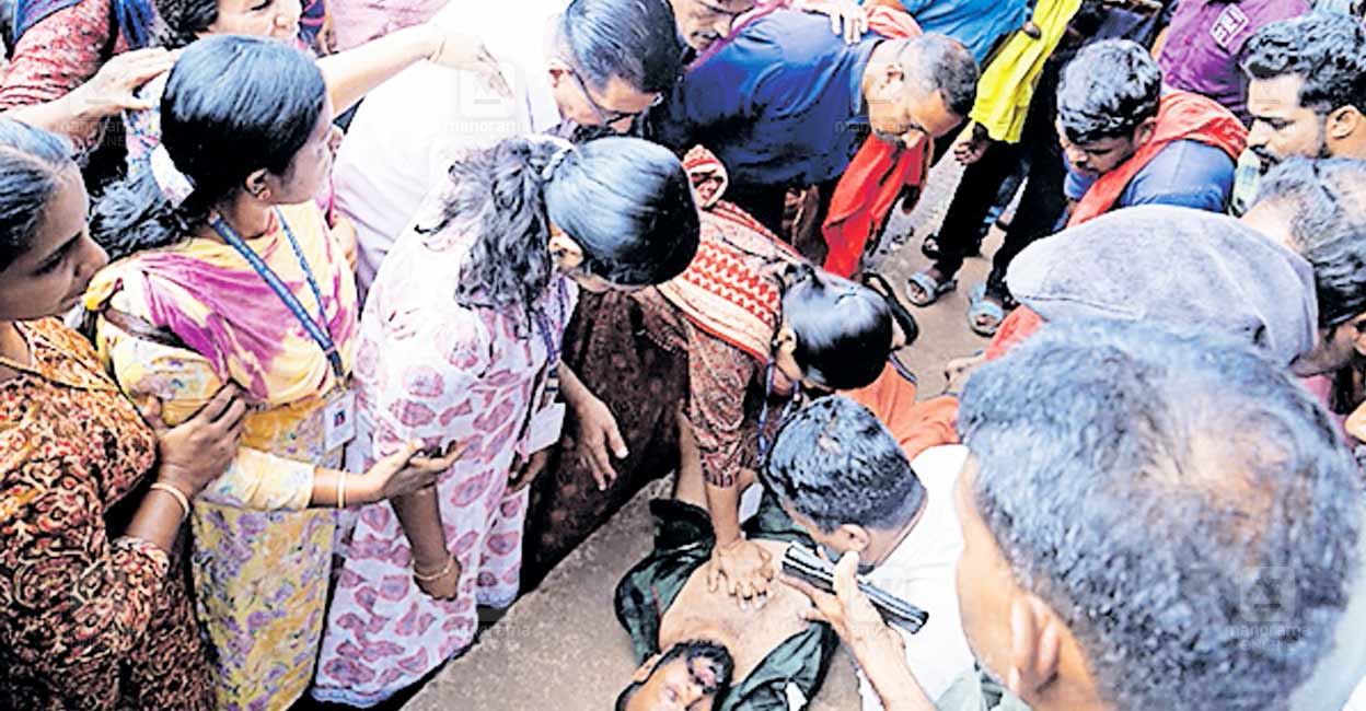 പച്ചക്കറി കടയിൽ എത്തിയ ആൾ കുഴഞ്ഞു വീണു, സൈറൺ മുഴക്കി ആംബുലൻസ് എത്തി ...