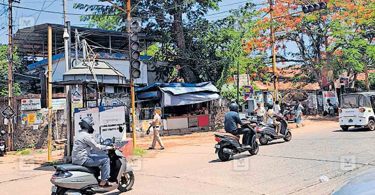 ഒരു മാസമായി നിശ്ചലം; വീണ്ടും വരും, ട്രാഫിക് സിഗ്നൽ | Kasaragod | Pallam ...