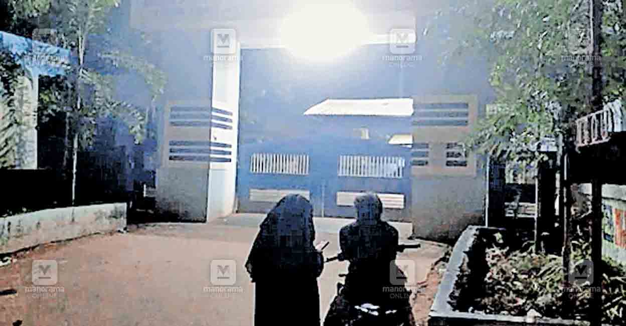 മഞ്ചേശ്വരം താലൂക്ക് ആശുപത്രി: ഡോക്ടർമാരില്ല; ആറുമണിയോടെ ഗേറ്റ് അടച്ച് ...