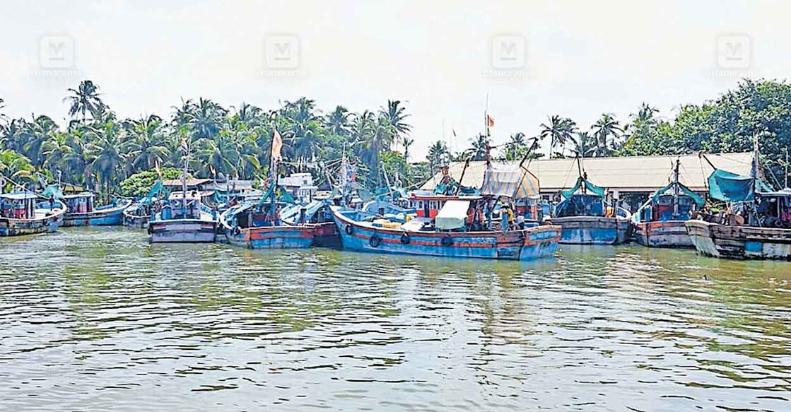 തീരങ്ങളിൽ വറുതിക്കാലം: ട്രോളിങ് നിരോധനം തുടങ്ങി | Cheruvathur | monsoon ...