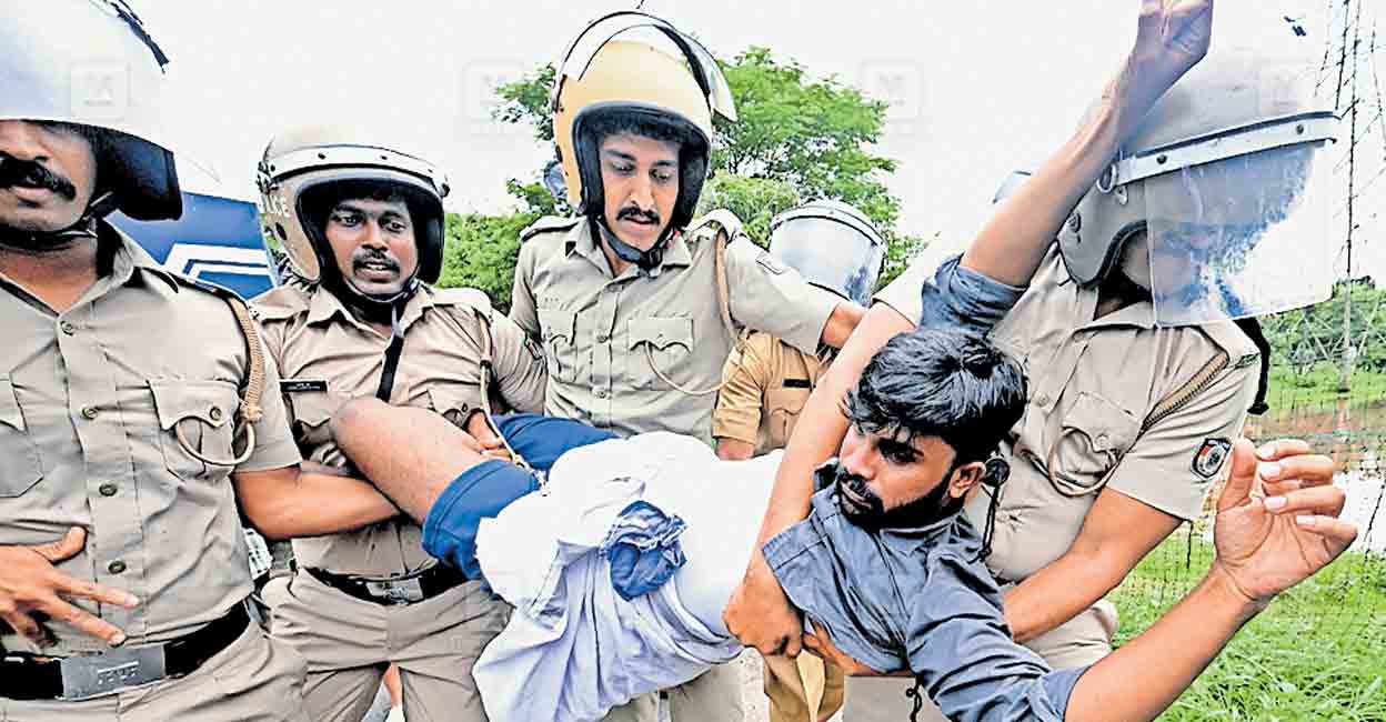 എസ്എഫ്ഐ മാർച്ചിനുനേരെ ജലപീരങ്കി | SFI protest | Kerala student protest ...