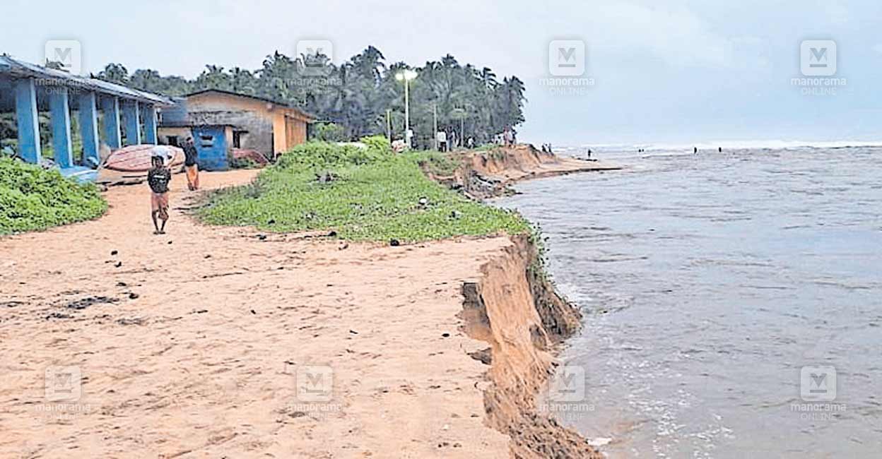 അജാനൂർ കടപ്പുറത്തെ മീനിറക്കുകേന്ദ്രം അപകടഭീഷണിയിൽ | കാഞ്ഞങ്ങാട് | അജാനൂർ | മീനിറക്ക് കേന്ദ്രം ...