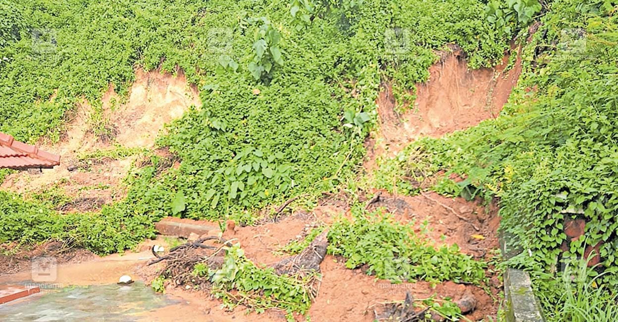 കാഞ്ഞങ്ങാട് നഗരമടക്കം വെള്ളത്തിൽ മുങ്ങി; വീടുകളിലേക്ക് വെള്ളം ...