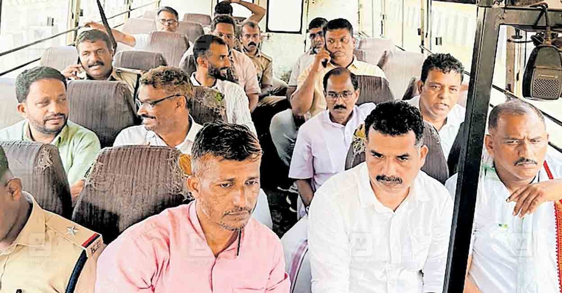 ആരിക്കാടി അസ്വസ്ഥം: പ്രതിഷേധം അക്രമമായി; എംഎൽഎ ഉൾപ്പെടെ 12 പേരെ ...