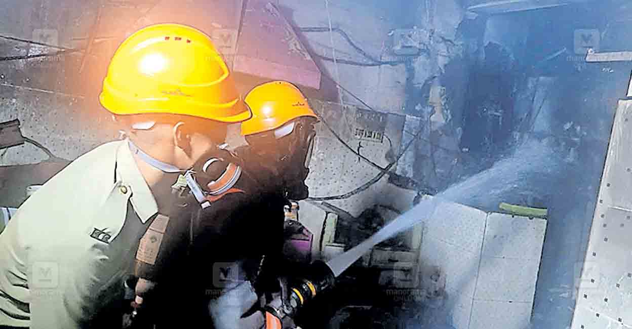 കാസർകോട്ട് ബേക്കറിയിൽ തീപിടിത്തം; തീയണച്ച് അഗ്നിരക്ഷാസേന | Kasaragod ...