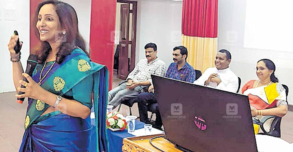 ഹിറ്റ് ഇന്ത്യ സെമിനാർ പരമ്പര തുടങ്ങി